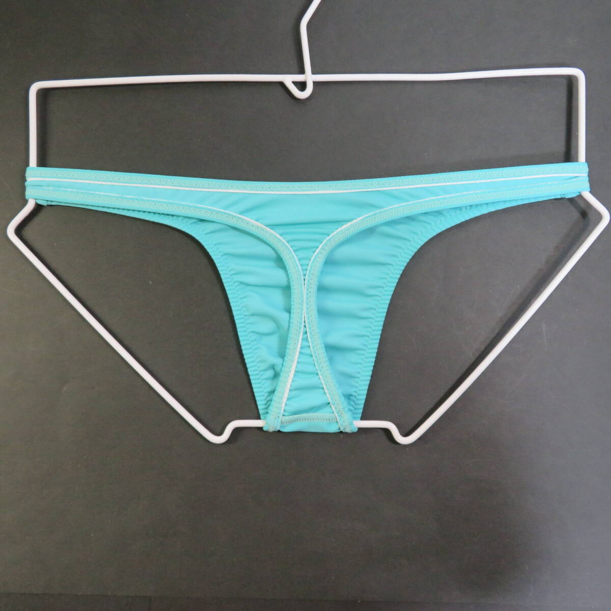 Yahoo!オークション - 未使用即決 送料無料 水 色 ブリーフ ビキニパ...
