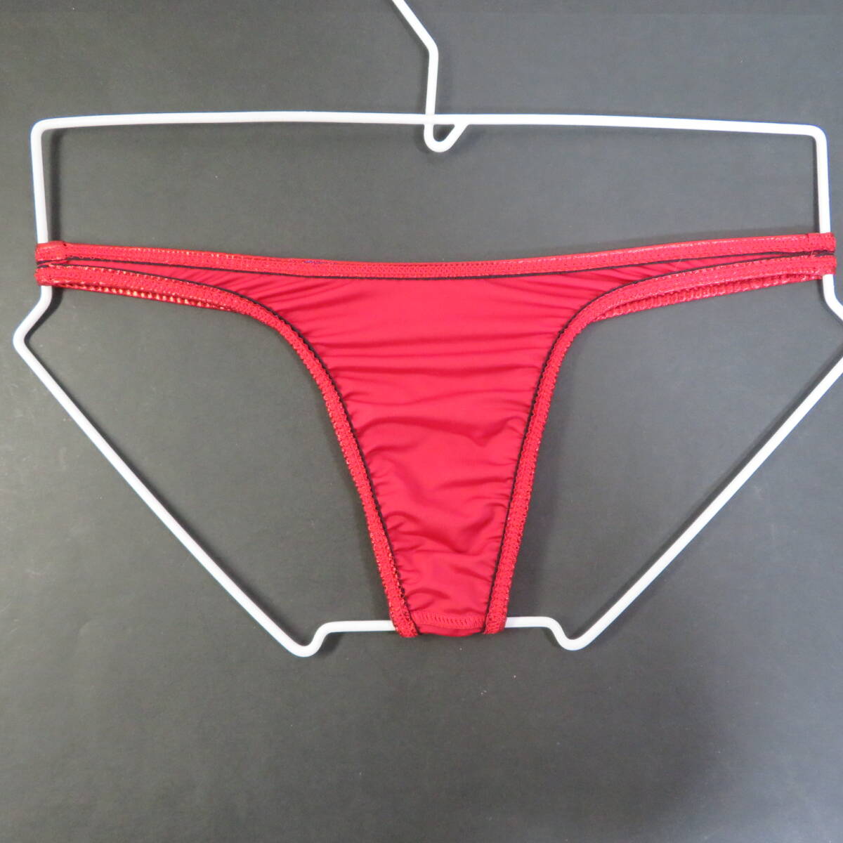 Yahoo!オークション - 未使用即決 送料無料 赤 色 ブリーフ ビキニパ...