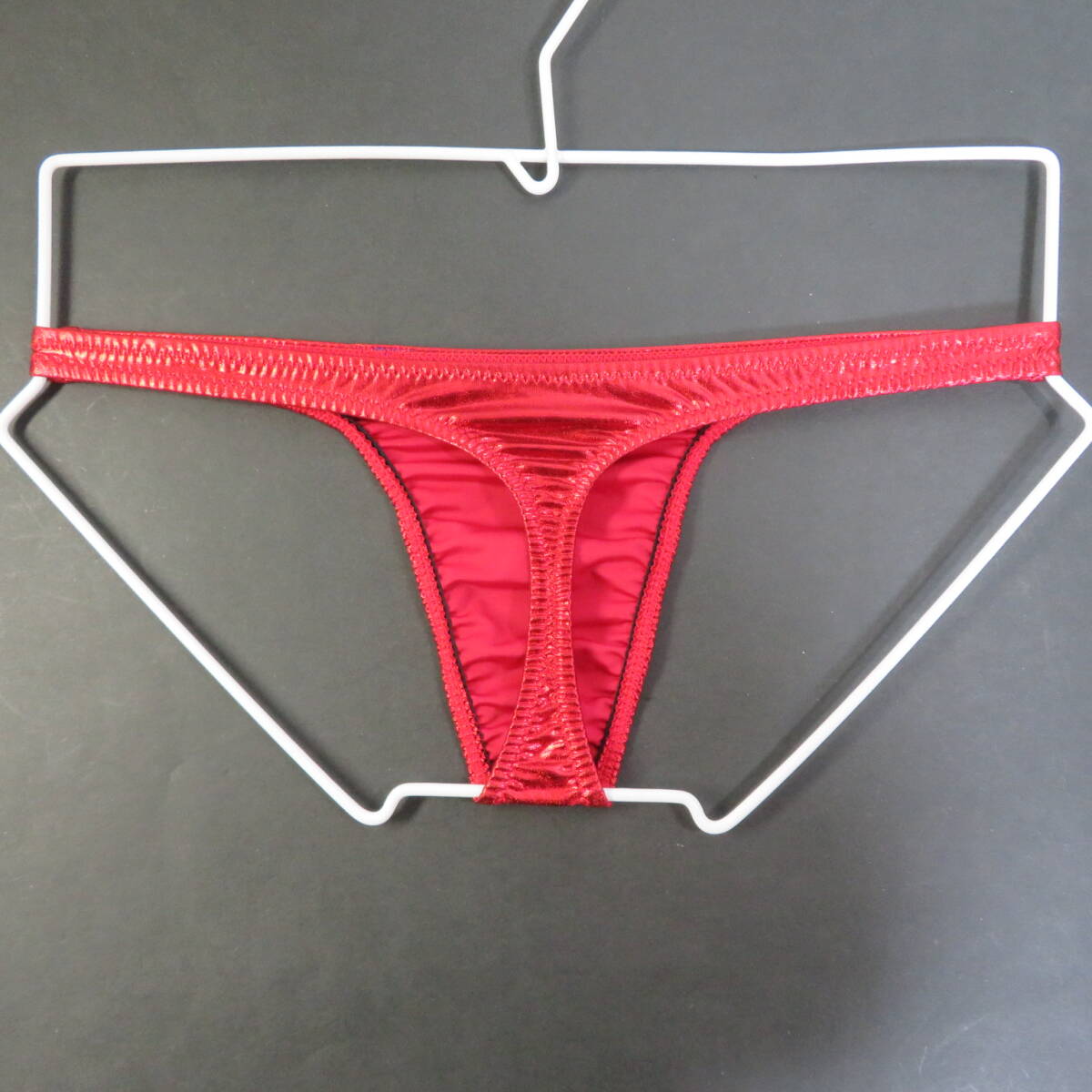 Yahoo!オークション - 未使用即決 送料無料 赤 色 ブリーフ ビキニパ...