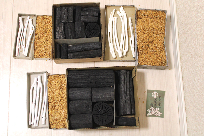 Yahoo!オークション - 茶道具「茶の湯炭 約1.77kg 枝炭 11本 風炉用」...