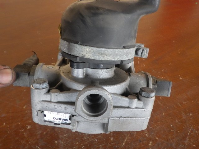 Yahoo!オークション - r696-121 日産 UD トラックス クオン エアーバル...