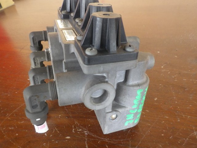 Yahoo!オークション - r694-98 日産 UD トラックス クオン エアーバル...