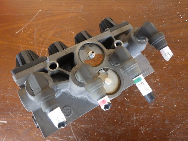 Yahoo!オークション - r694-98 日産 UD トラックス クオン エアーバル...