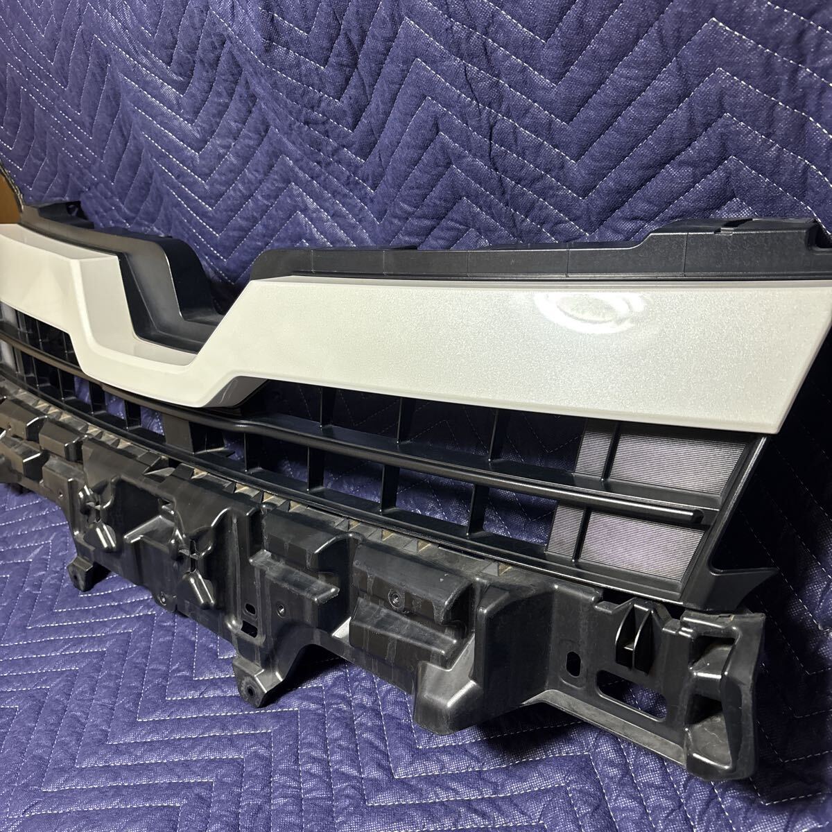 破損無 ZRR80 ZWR80 後期 ヴォクシー トヨタ 純正フロントグリル ラジエーターグリル 煌 ZS 070 パー 53101-28620 53111-28760(フロント)｜売買された ...