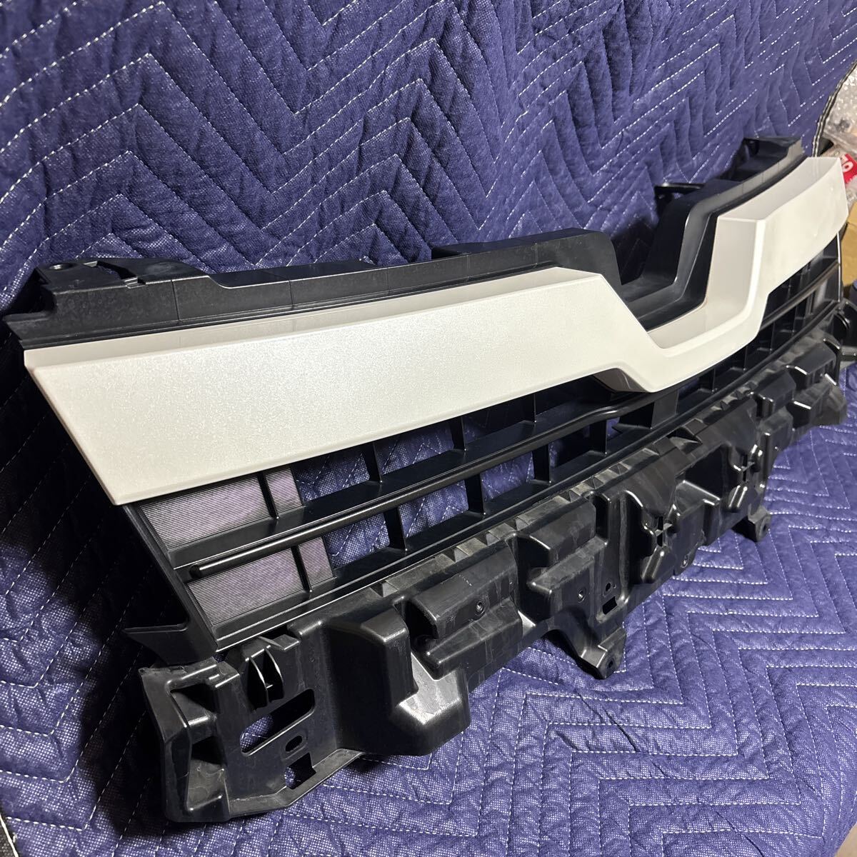 【樂淘letao】日本代購代標第一品牌－【破損無】ZRR80 ZWR80 後期 ヴォクシー トヨタ 純正フロントグリル ラジエーターグリル 煌 ZS 070 パー 53101-28620 ...