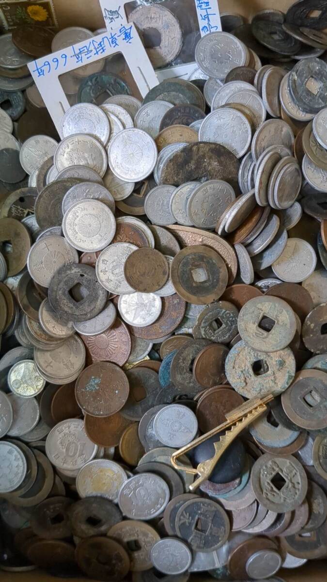 Yahoo!オークション - w112703古銭 銀貨 銅貨 穴銭 硬貨 龍紋 コレクシ...