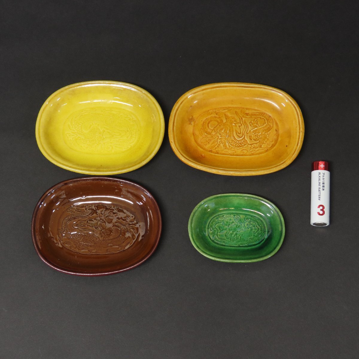 【樂淘letao】日本代購代標第一品牌－【月】【骨董 茶道具26】淡路焼 珉平焼 千鳥印 小判型小皿・豆皿 陰刻龍文様 合計17客 江戸後期-明治期 / 交趾焼