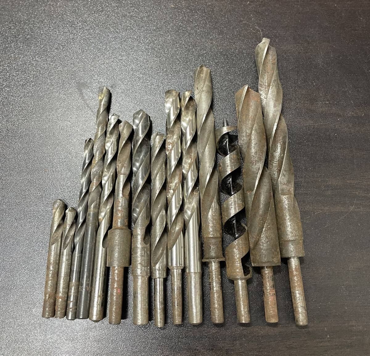 Yahoo!オークション - 【H181】大量 工具まとめ 工具セット 車両整備 ...