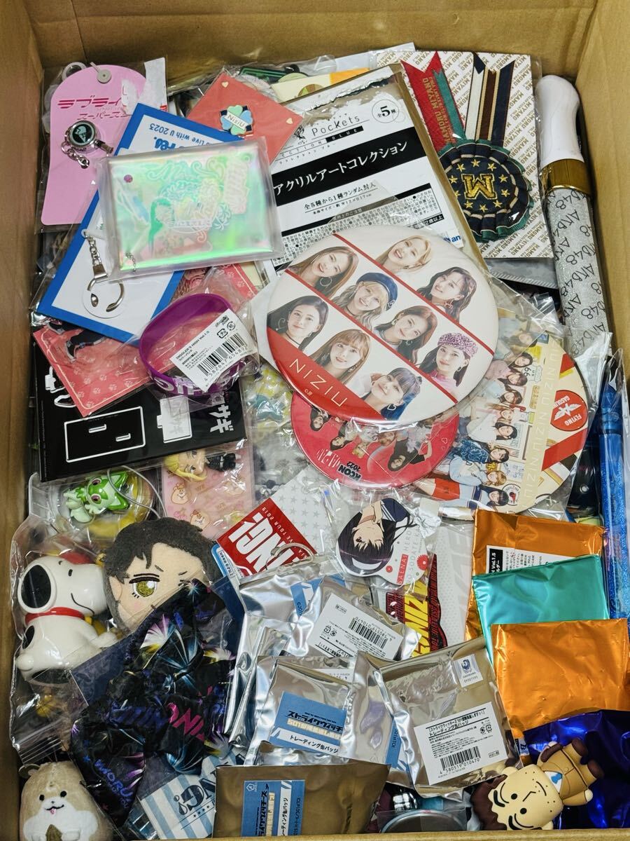 Yahoo!オークション - 送料無料 大量 まとめ コミック アニメ 雑貨 等 ...