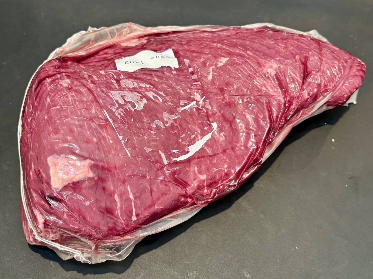 Yahoo!オークション - 北海道産 国産牛イチボ/チルド 1.9kg 切るだけス...