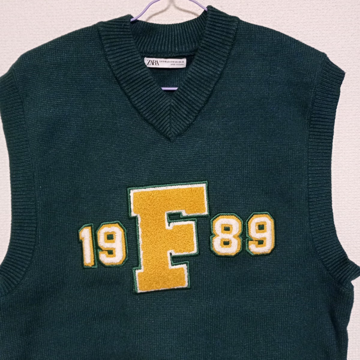 Yahoo!オークション - ZARA ワッペンデザイン厚地コットンニットベスト...