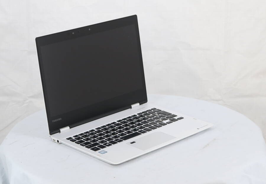 Yahoo!オークション - TOSHIBA PV82FSP-NEA dynabook V82/FS Core i7 8...