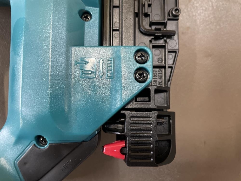 Yahoo!オークション - 005 未使用品 マキタ 18V充電式ピンタッカ PT353...