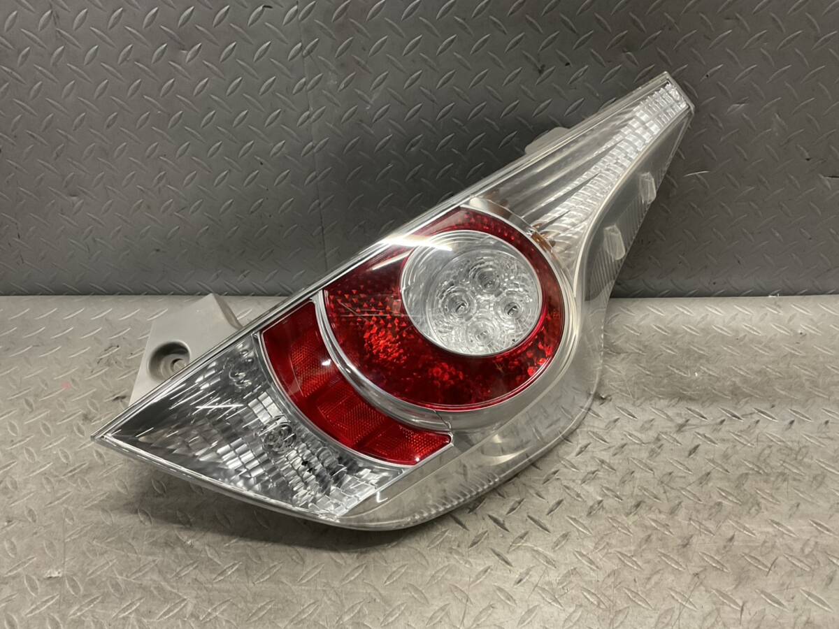 Yahoo!オークション - J05 トヨタ アクア NHP10 右テールランプ LED ス...