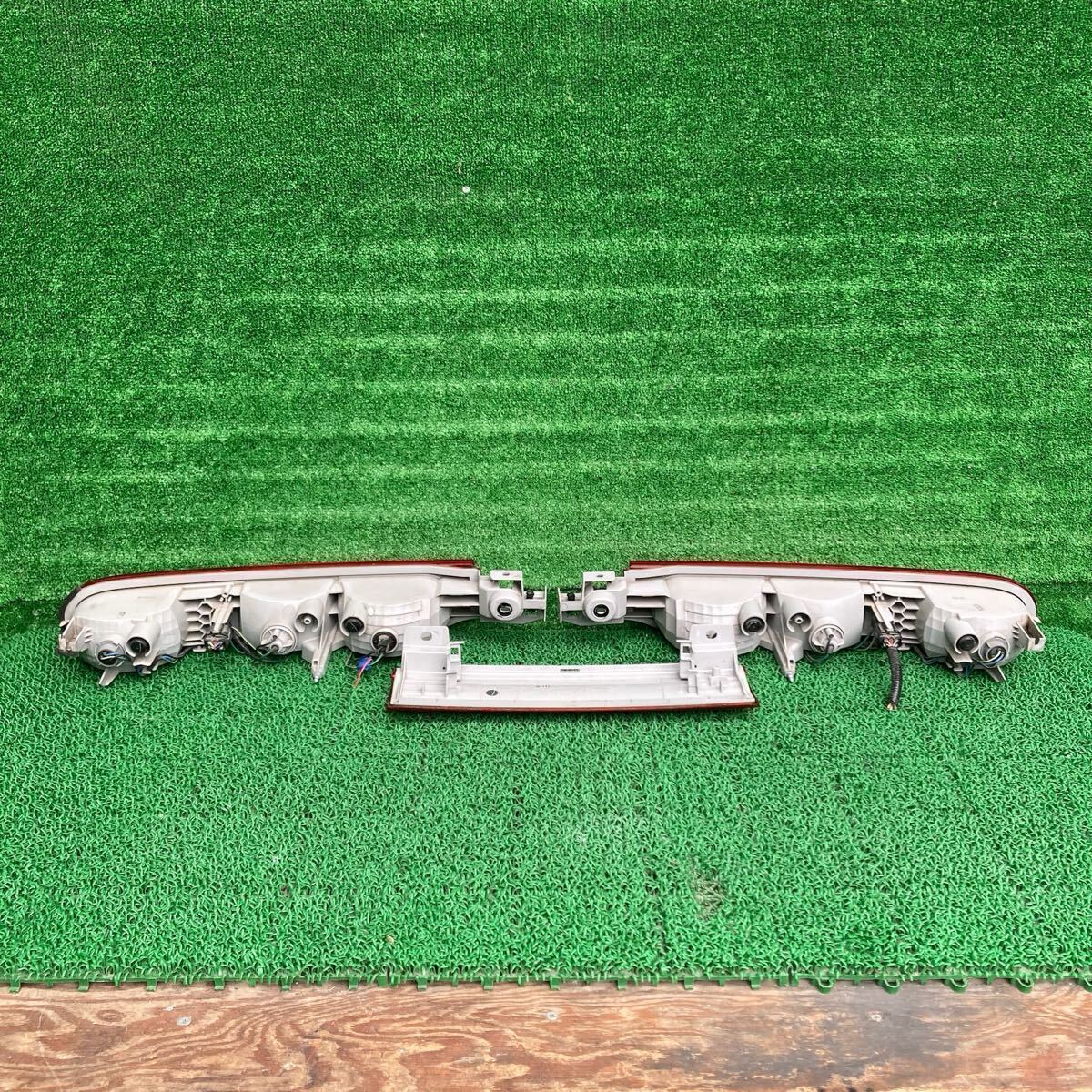 Yahoo!オークション - 日産 キューブ Z12 純正 テールライトテールラン...