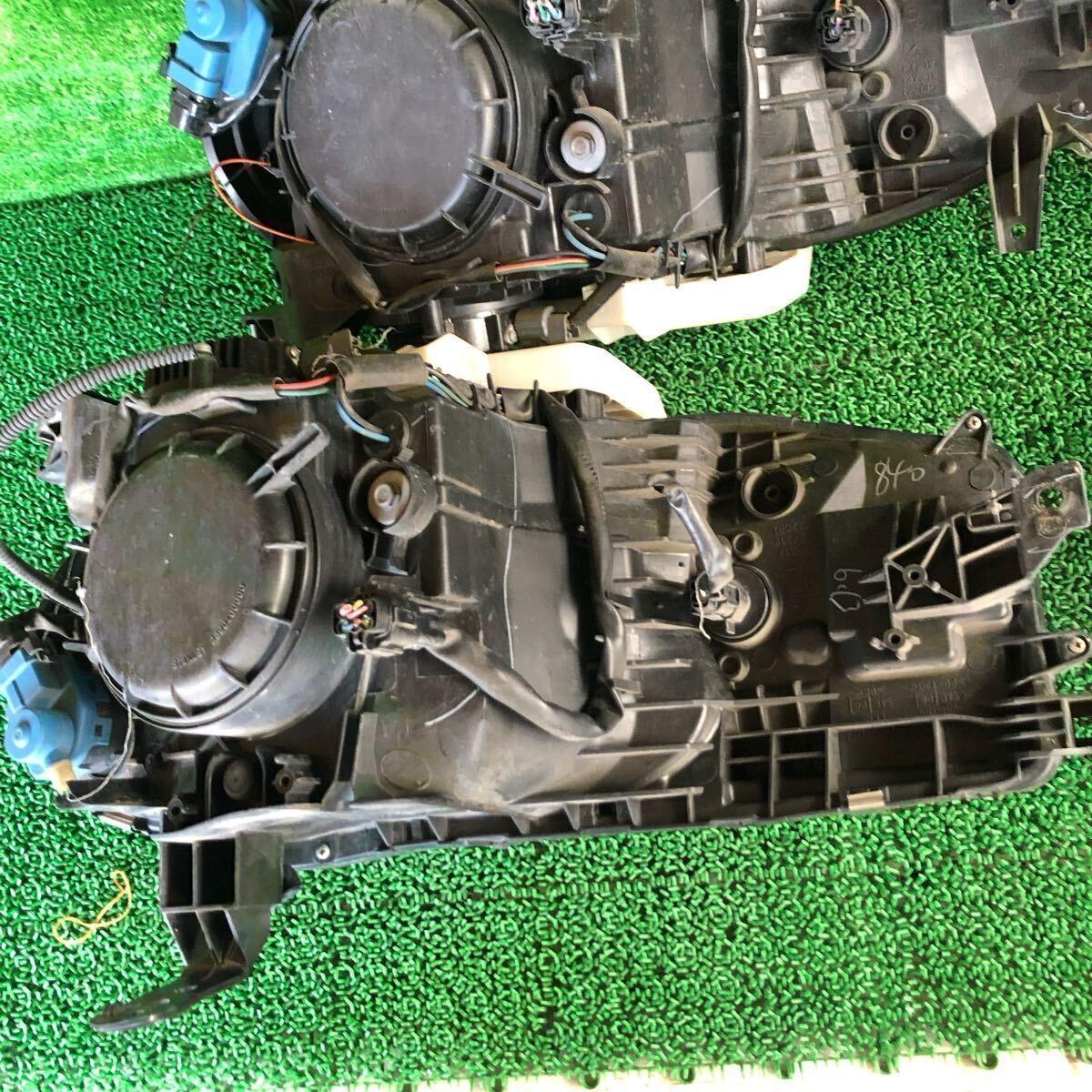 Yahoo!オークション - Cube (Nissan / 日産) Z12 純正 ヘッドライト ヘ...