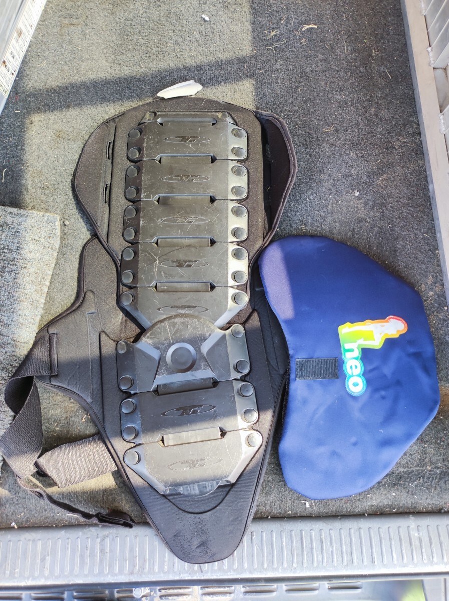 Yahoo!オークション - RSタイチツナギ+ブーツ+グローブ+胸パッド+脊椎...