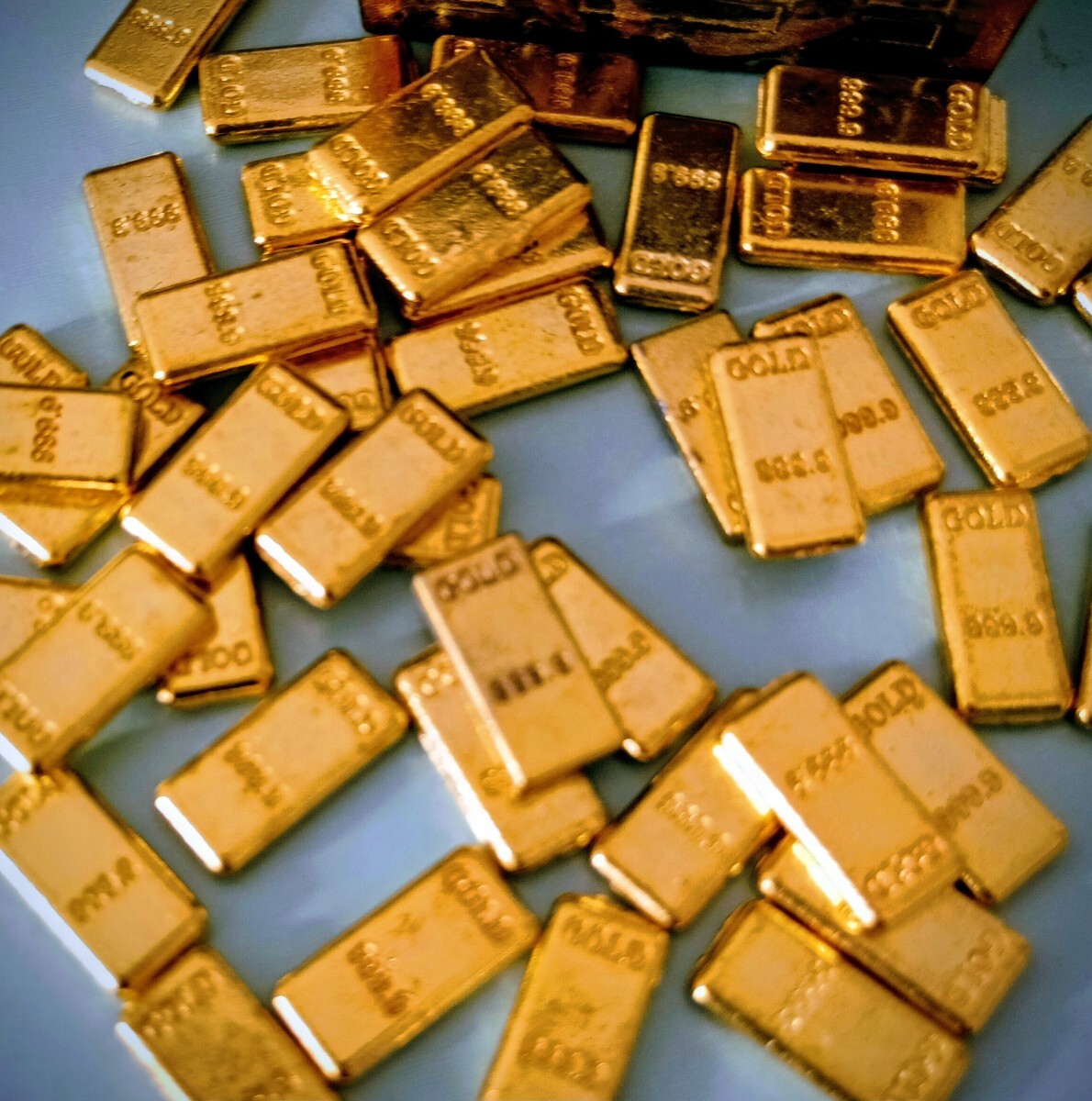 Yahoo!オークション - 宝箱入りミニインゴット 財宝 金塊 ミニゴールド...