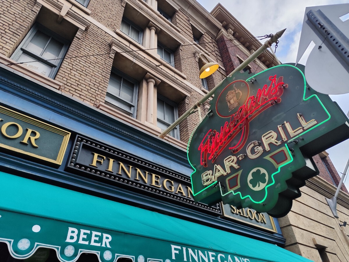 Yahoo!オークション - USJ ユニバ フィネガンズ・バー＆グリル 期間限...