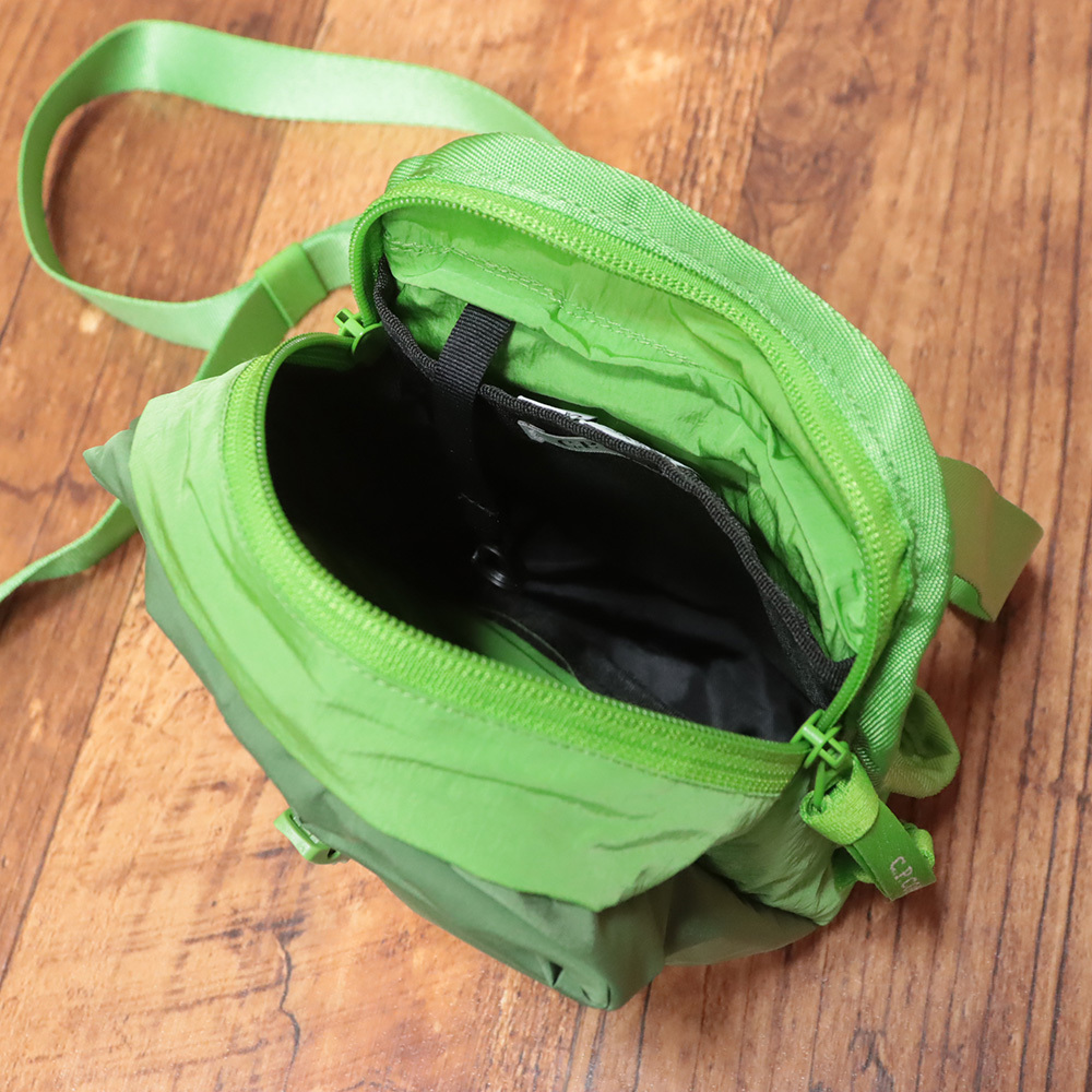 Yahoo!オークション - CP Company/ミニ ショルダーバッグ 15CMAC257A 0...