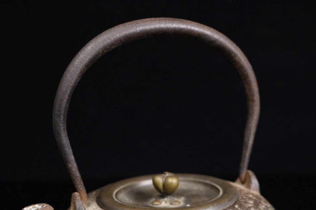 【樂淘letao】日本代購代標第一品牌－【LIG】泰山堂造 岩肌時代鉄瓶 青龍堂造花押蓋 茶道具 旧家蔵出品 [.TI]25.2