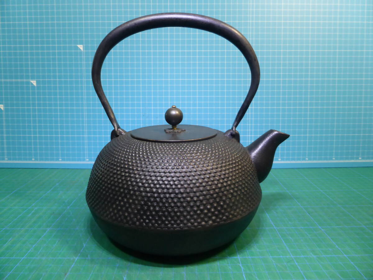 Yahoo!オークション - 621「特製 銅蓋」南部鉄瓶 満水2100mL 重さ2241...