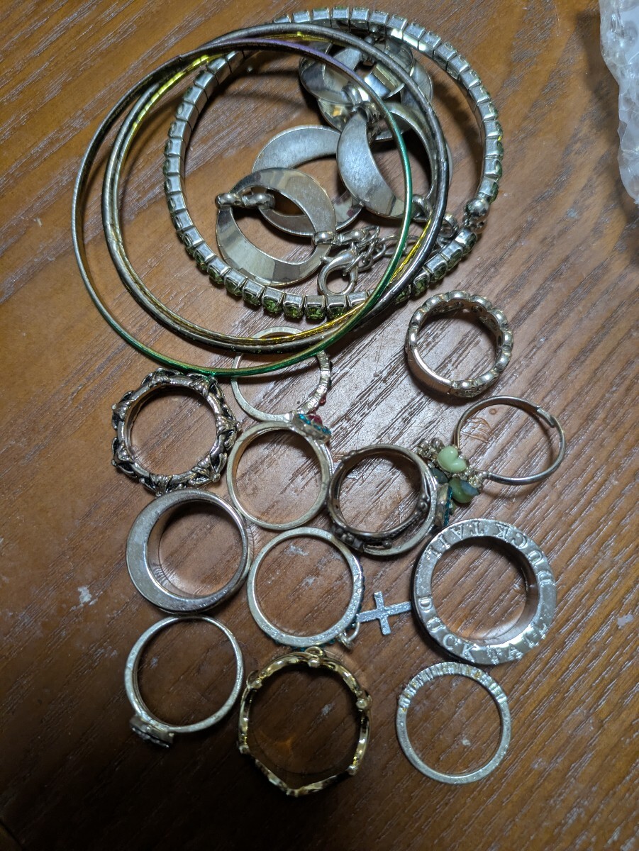Yahoo!オークション - アクセサリー リング ピアス等の20点以上詰め合...
