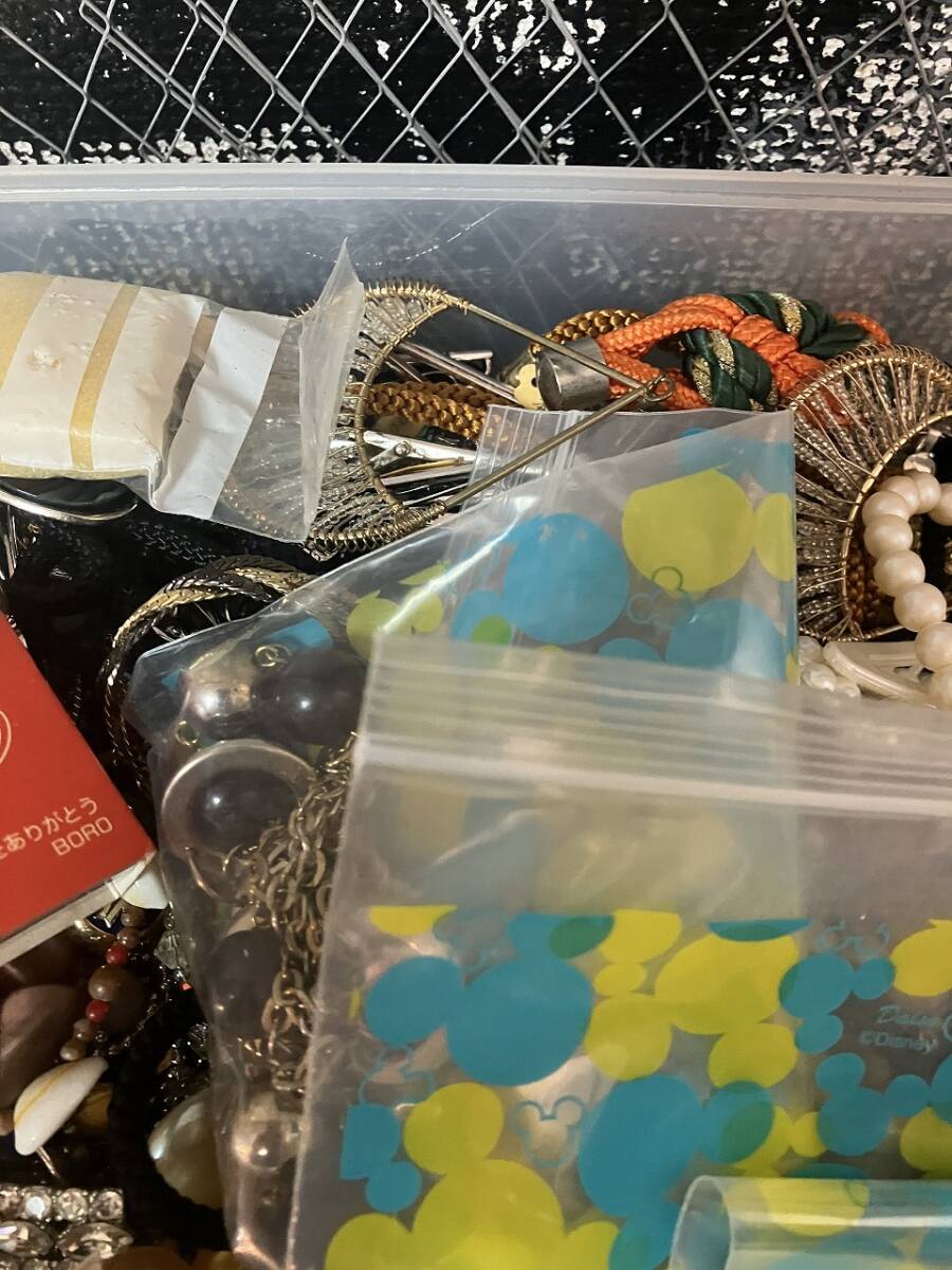 1円 指輪 リング ネックレス ブローチ ピアス イヤリング ブレスレット アクセサリー イミテーション 18K パール 約12.3kg 大量 まとめ(中古)のオークション落札情報