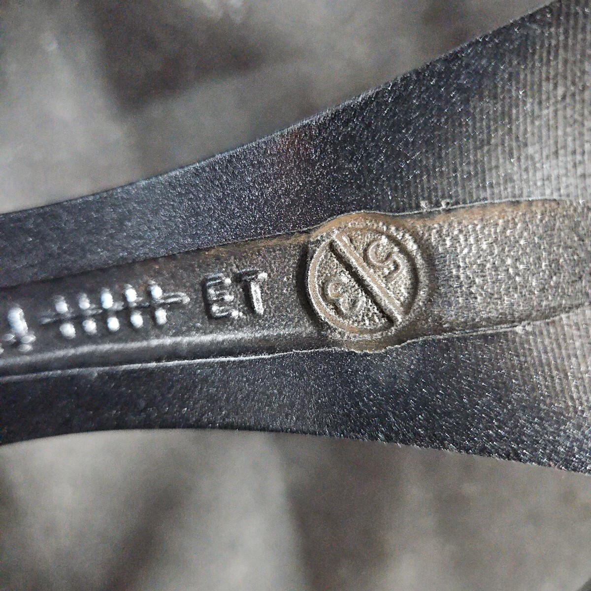 Yahoo!オークション - 23年製 バリ山 スタッドレスタイヤ 215/60R17 96...