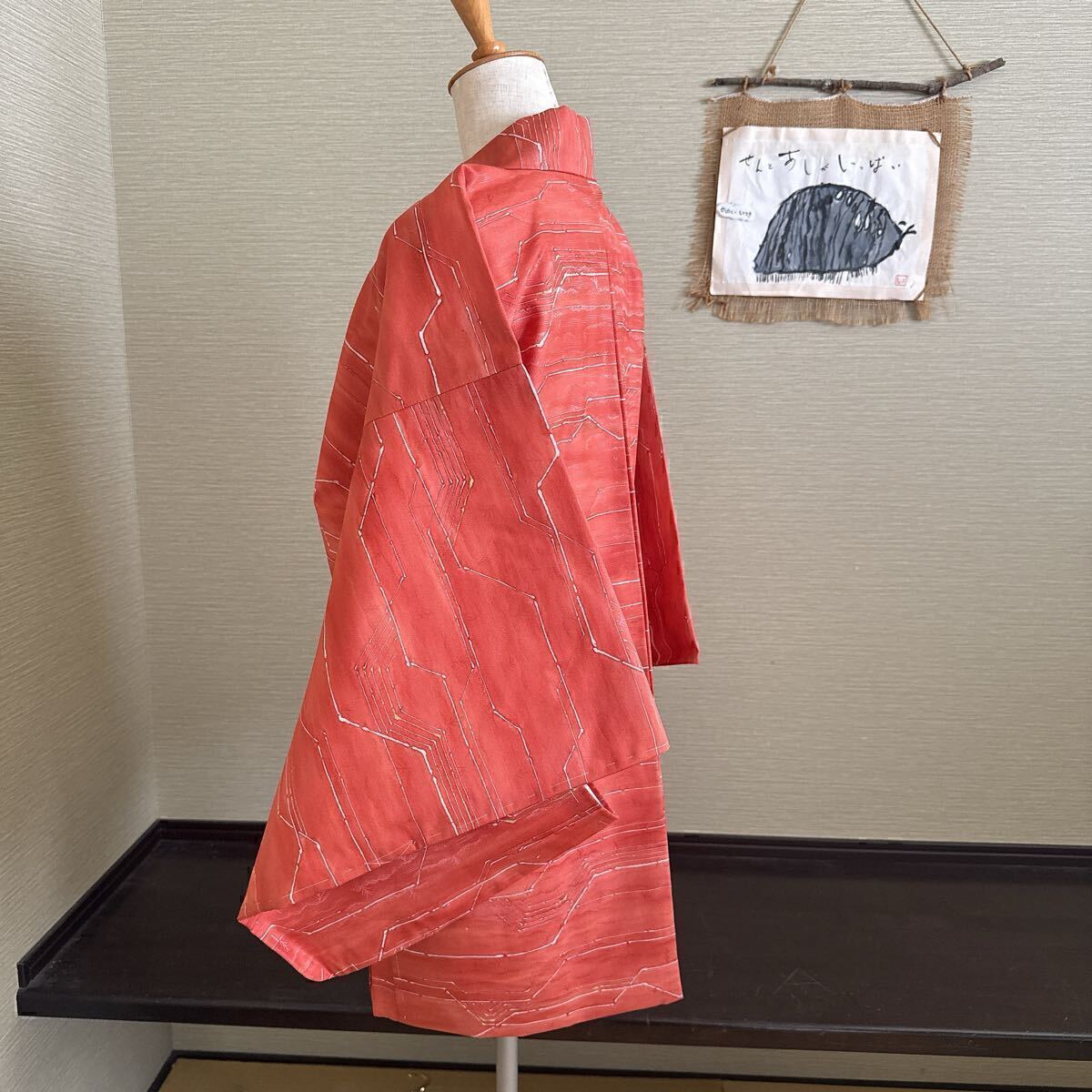 Yahoo!オークション - き500 【レトロモダン】正絹 羽織 赤 × 抽象ラ...