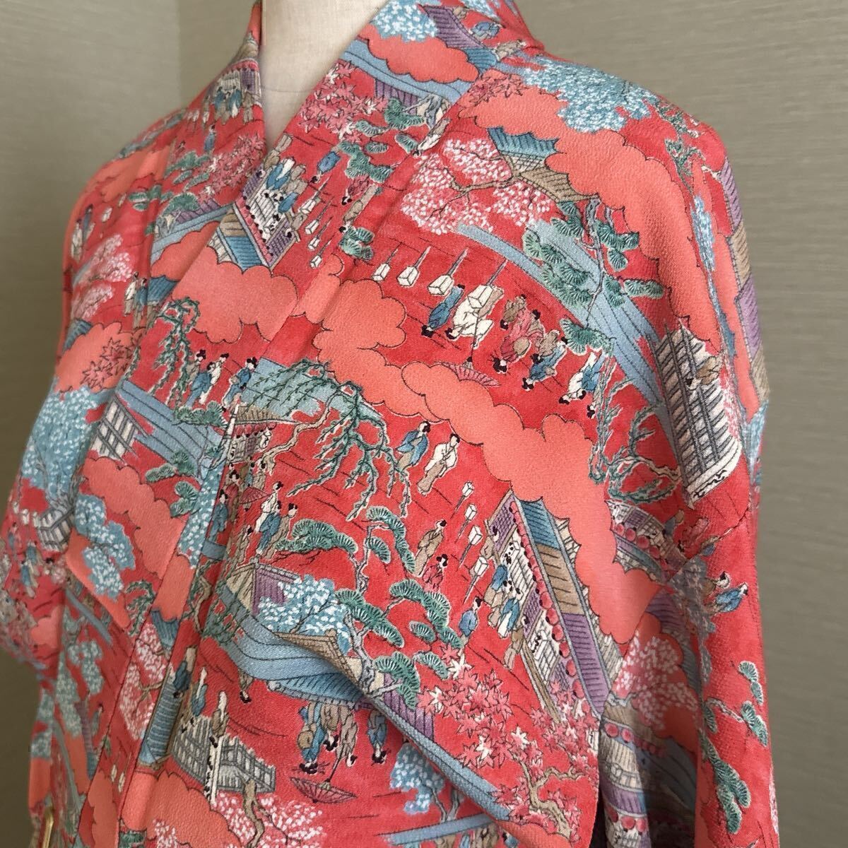 Yahoo!オークション - き506 アンティーク 正絹 赤地に賑やかな風景柄...