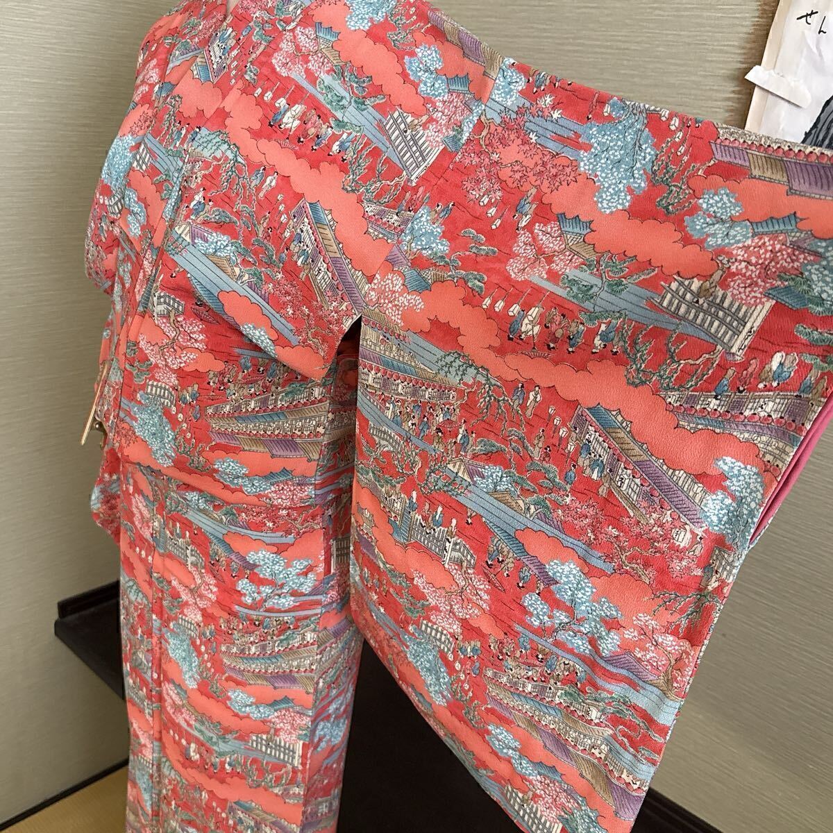 Yahoo!オークション - き506 アンティーク 正絹 赤地に賑やかな風景柄...