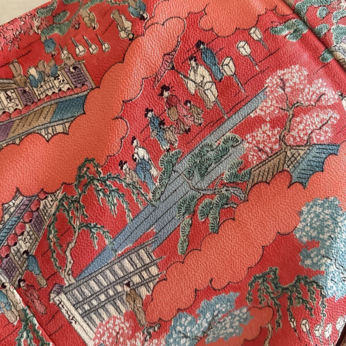 Yahoo!オークション - き506 アンティーク 正絹 赤地に賑やかな風景柄...
