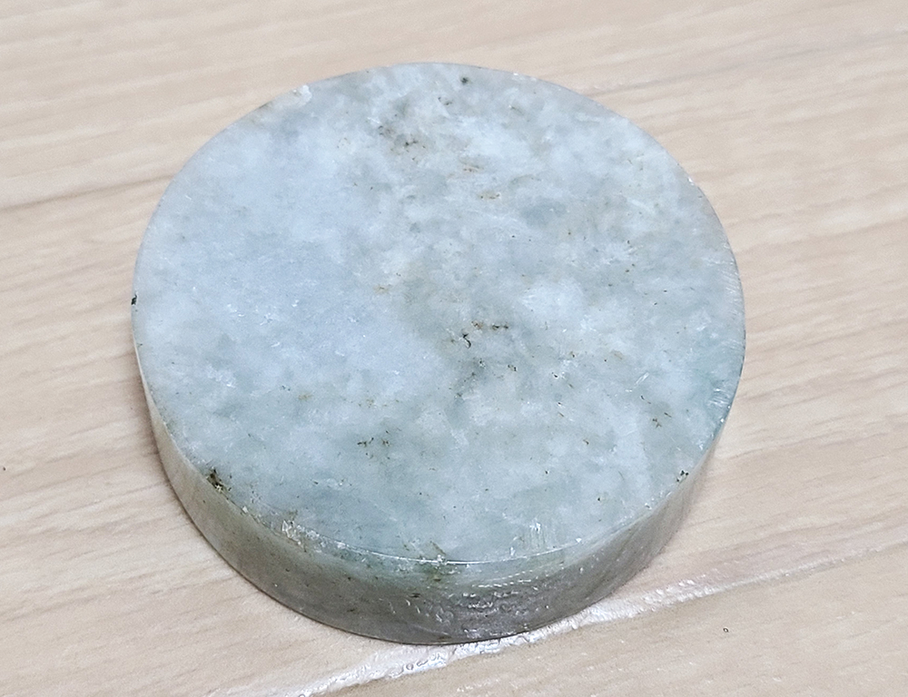 Yahoo!オークション - 【a05】 翡翠 原石 ペーパーウエイト 132g 天然...