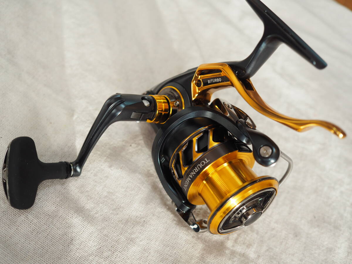Yahoo!オークション - 超美品 ダイワ 18 トーナメント ISO 2500SH-LBD...