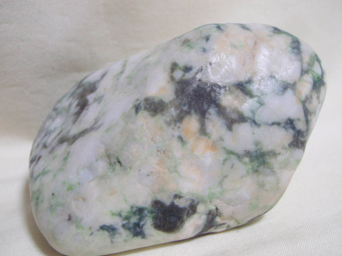 Yahoo!オークション - 糸魚川 翡翠 ヒスイ 755 圧砕 358 g 原石 鉱物