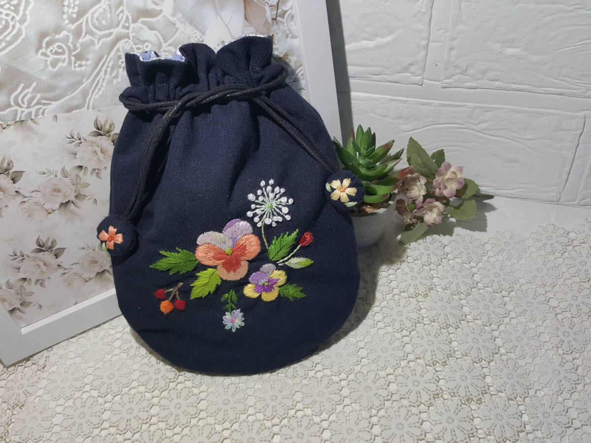 Yahoo!オークション - ハンドメイド コットン生地 手刺繍の巾着 ポーチ