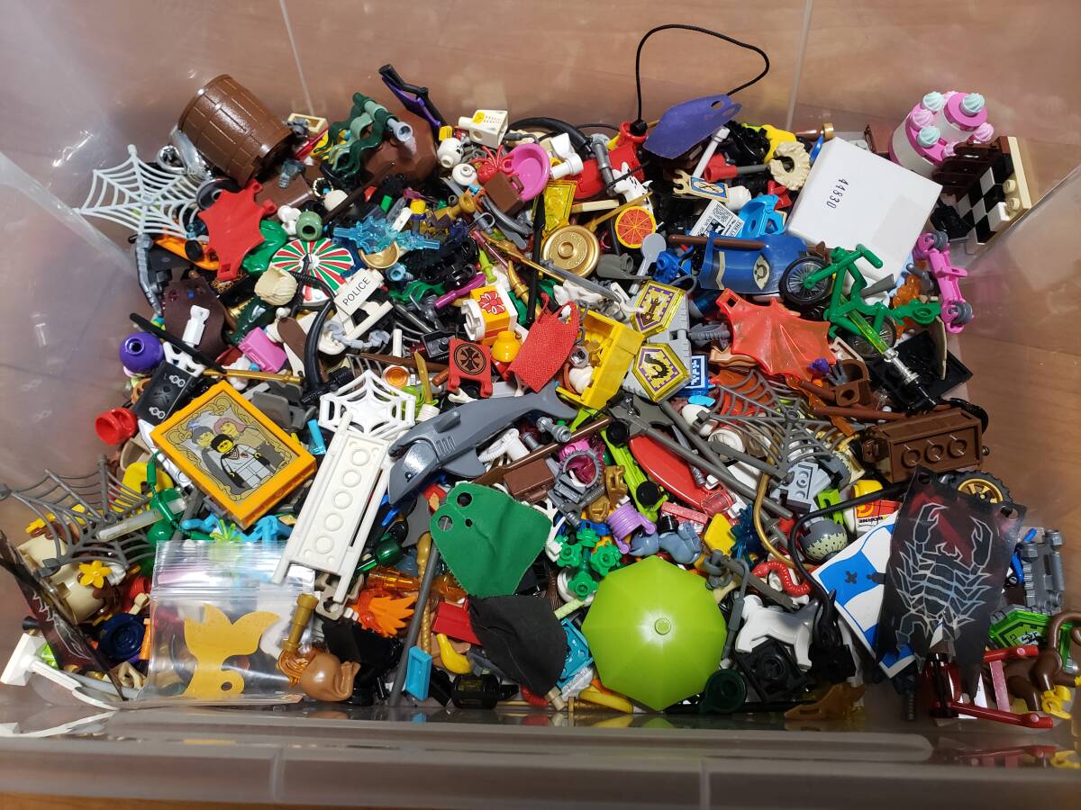 Yahoo!オークション - レゴ ミニフィグ用 大量 500g程度 ジャンク パ...