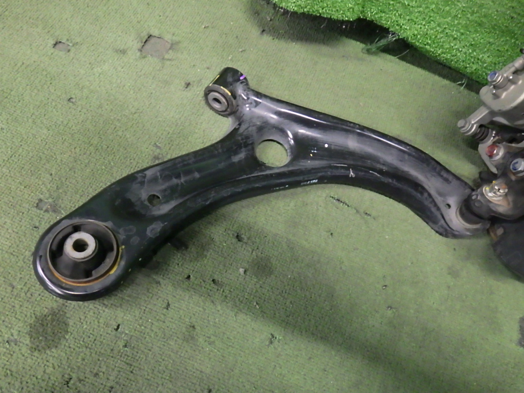 Yahoo!オークション - フィットeHEV[GR3 前期]フロント右ナックルハブ ...