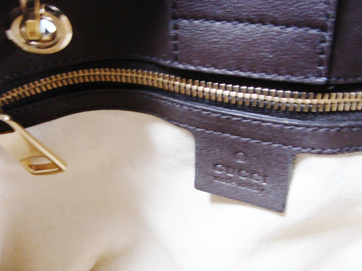 GUCCI グッチ バンブー ライン スネーク パイソン 蛇 皮 革 柄 GUCCI グッチ バンブー ライン スネーク パイソン 蛇 皮 革 柄