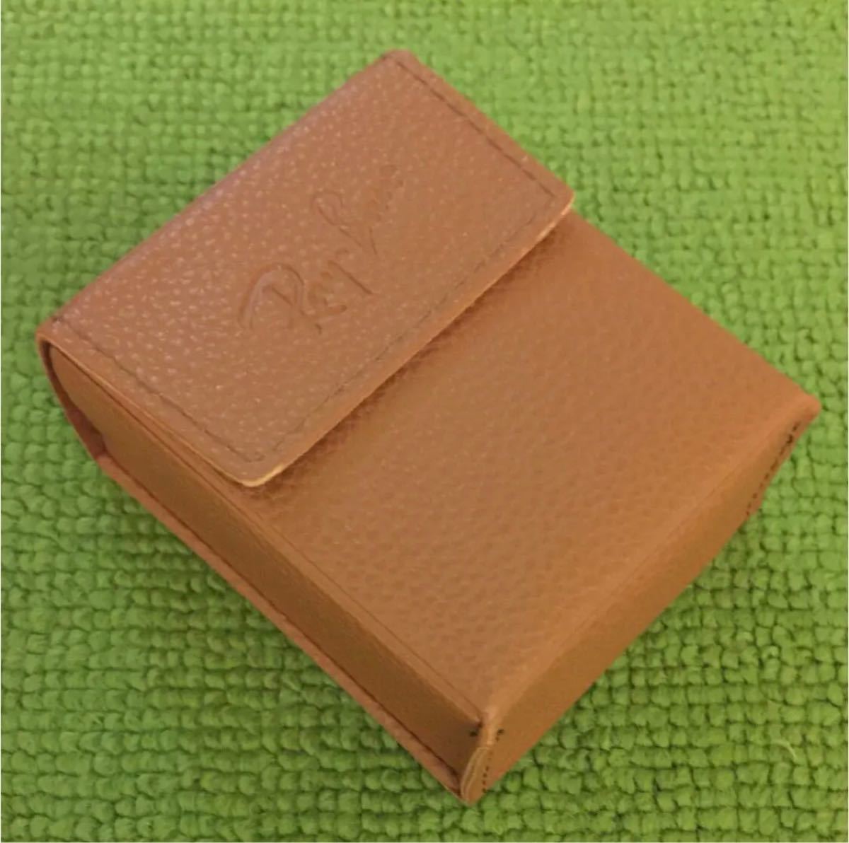 新品】レイバン折りたたみ サングラスケース (非売品)|Yahoo 新品】レイバン折りたたみ サングラスケース (非売品)|Yahoo