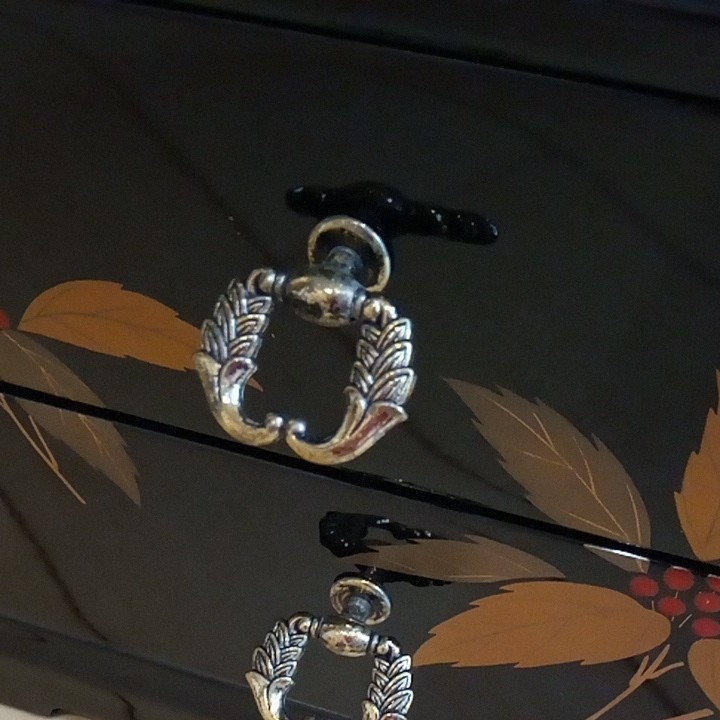 美品】 漆塗り 桐箱未使用 会津塗 小箪笥 木製漆器 蒔絵 万両紋 美品】 漆塗り 桐箱未使用 会津塗 小箪笥 木製漆器 蒔絵 万両紋
