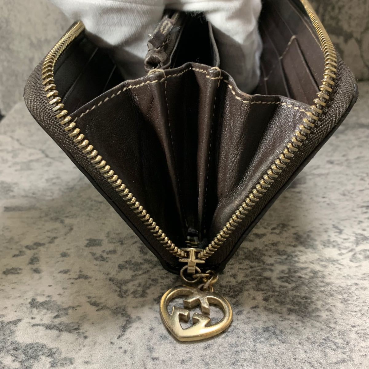 GUCCI グッチ ハートチャーム ラウンドファスナー 長財布|Yahoo GUCCI グッチ ハートチャーム ラウンドファスナー 長財布|Yahoo