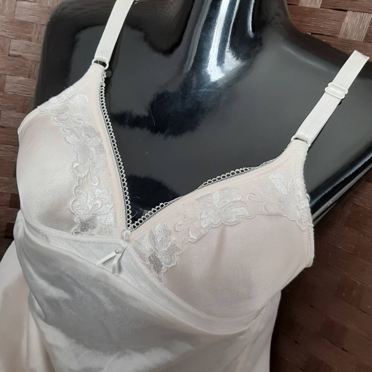 Yahoo!オークション - 匿名配送 ダッチェス 胸元つるん 光沢つるてか ...