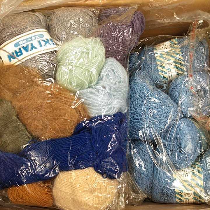 Yahoo!オークション - g_t G218 毛糸 いっぱい まとめ売り 編み物 や ...