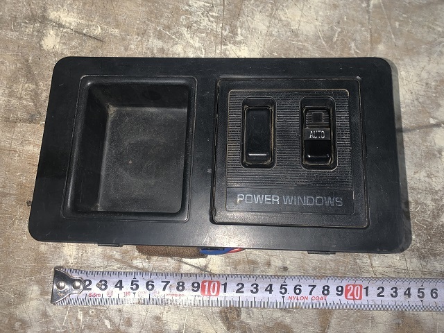 Yahoo!オークション - 旧車 P25W/35W系 デリカ パワーウインドスイッチ...