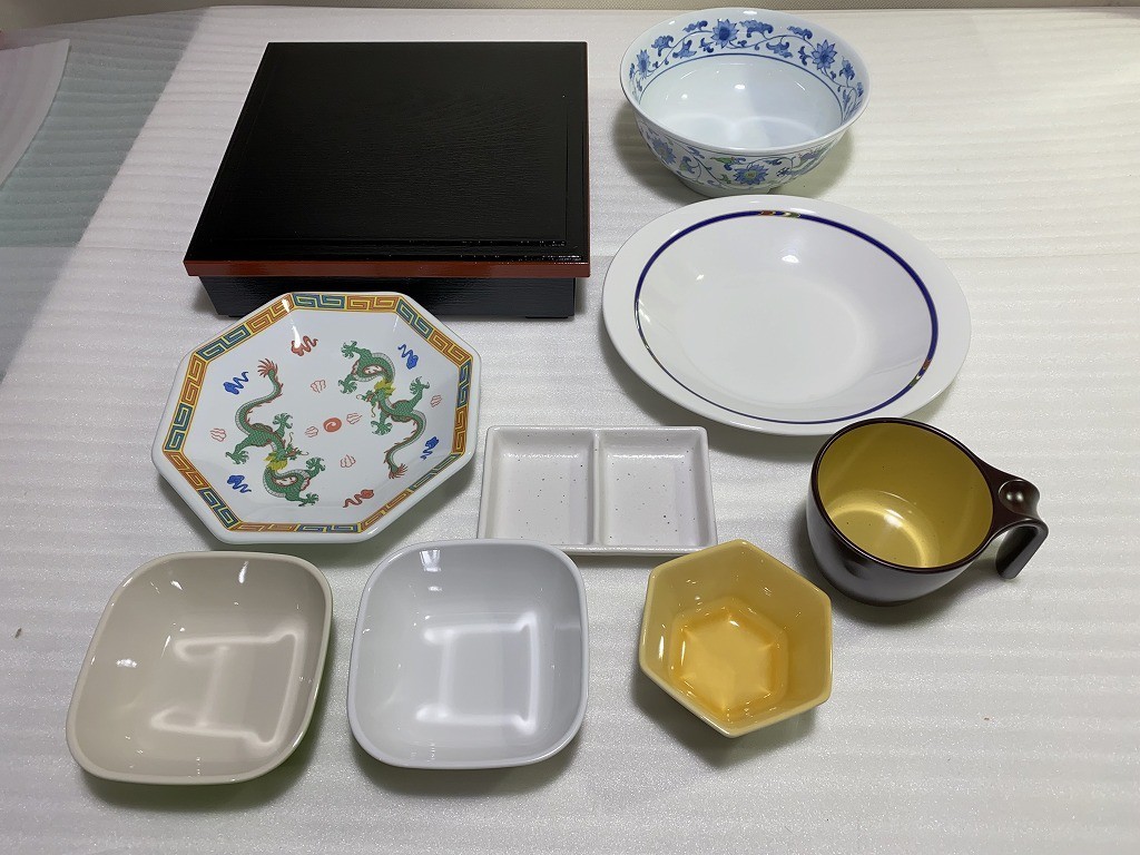 Yahoo!オークション - F958 プラスチック製/食器 色々まとめ 9種類10...