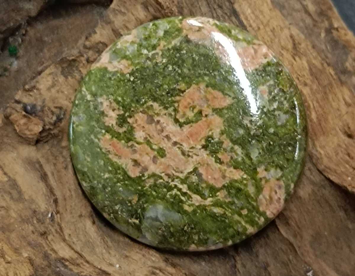 Yahoo!オークション - ユナカイト カボション31.7ct