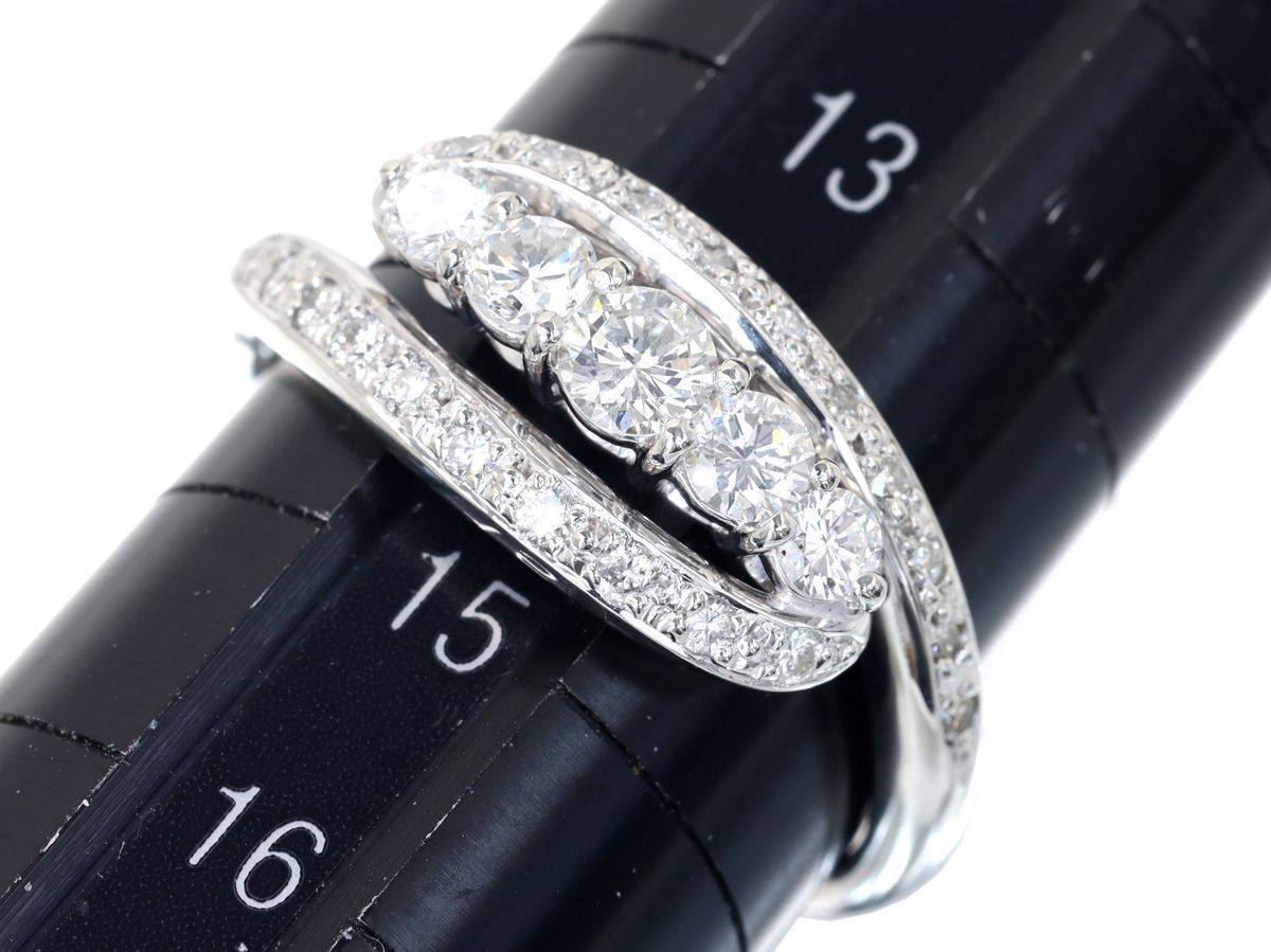 Yahoo!オークション - 優美なラインに映える高貴な煌めき Pt900 ダイヤ...