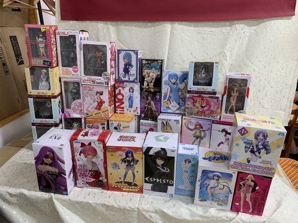 Yahoo!オークション - P09-009-0414-53美少女フィギュアまとめ売り36箱...